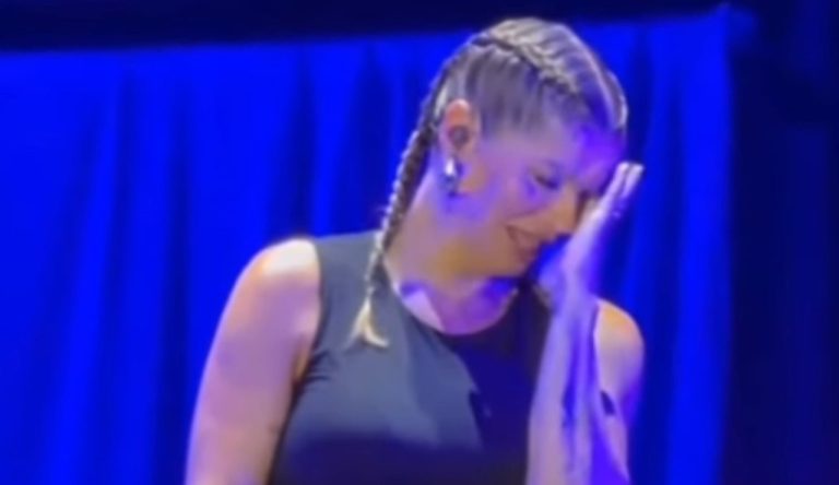 Alessandra Amoroso, costretta a interrompere il concerto: non doveva ...